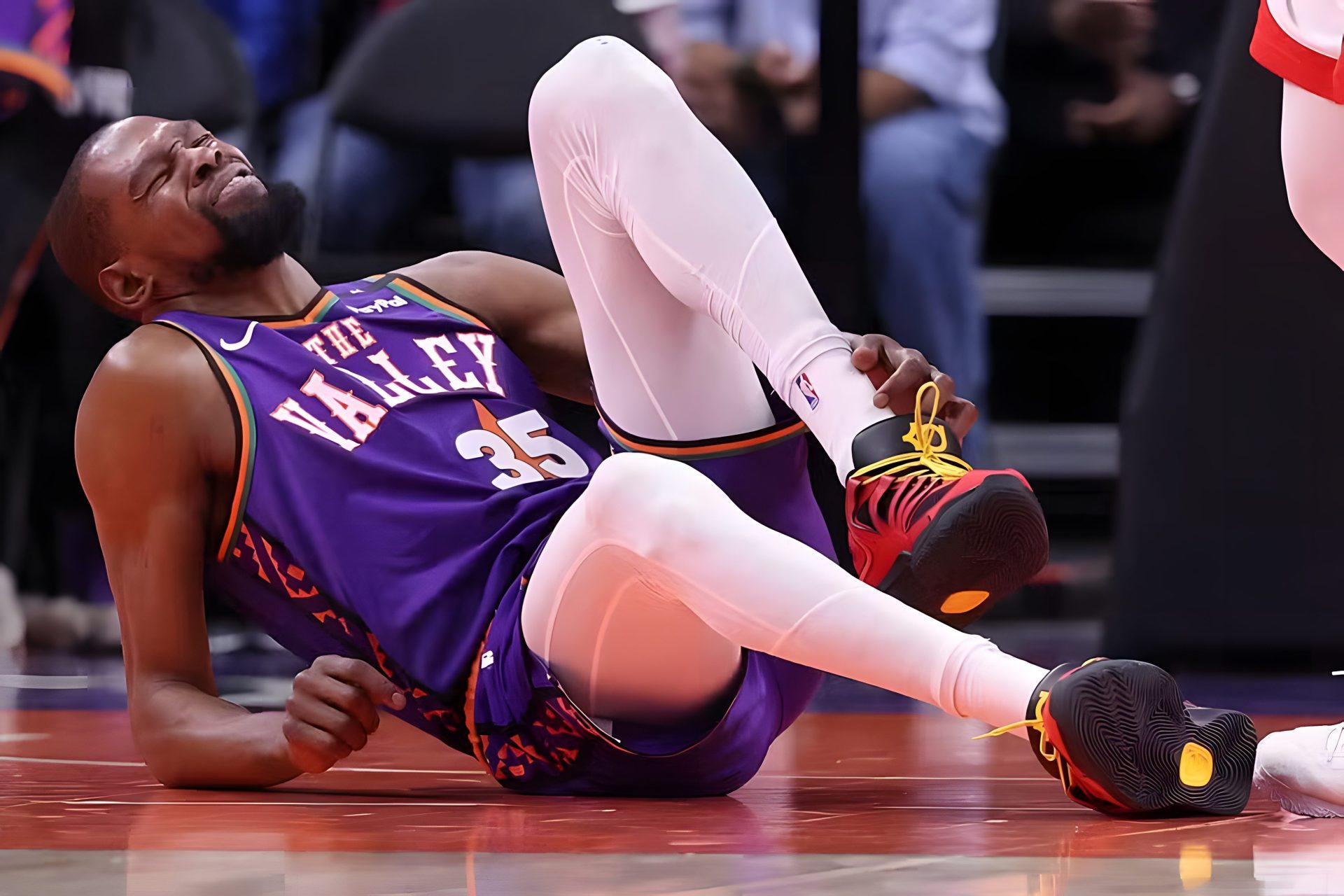 Drama em Phoenix: lesão de Kevin Durant abala chances dos Suns nos Playoffs; veja vídeo ...