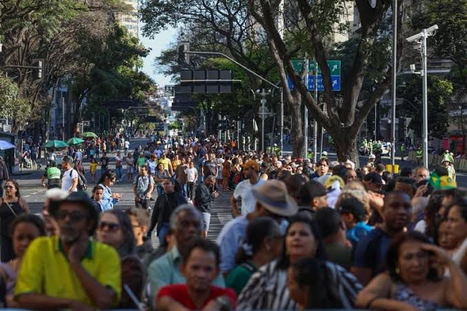 Banda do exército se aquece para 7 de Setembro ao som da sertaneja ...